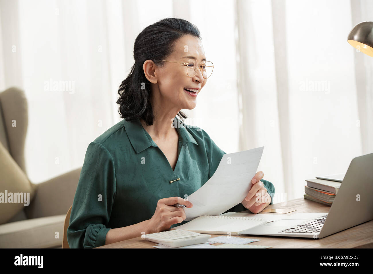 The elderly to use a computer Stock Photo - Alamy