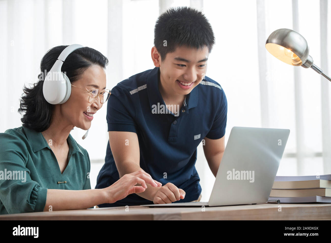 Old people learn to use computers Stock Photo - Alamy