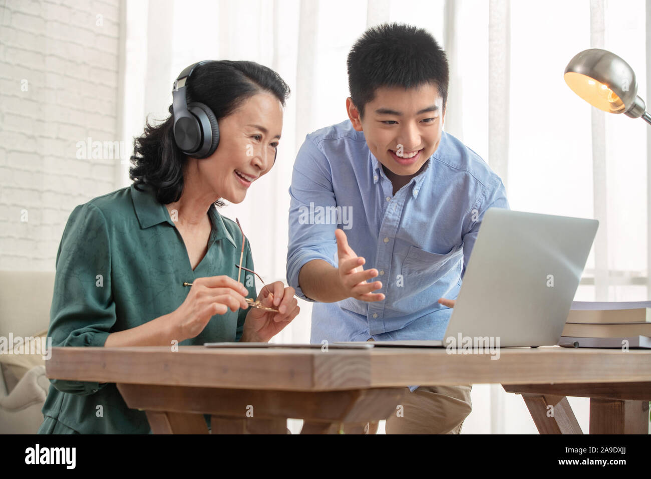 Old people learn to use computers Stock Photo - Alamy