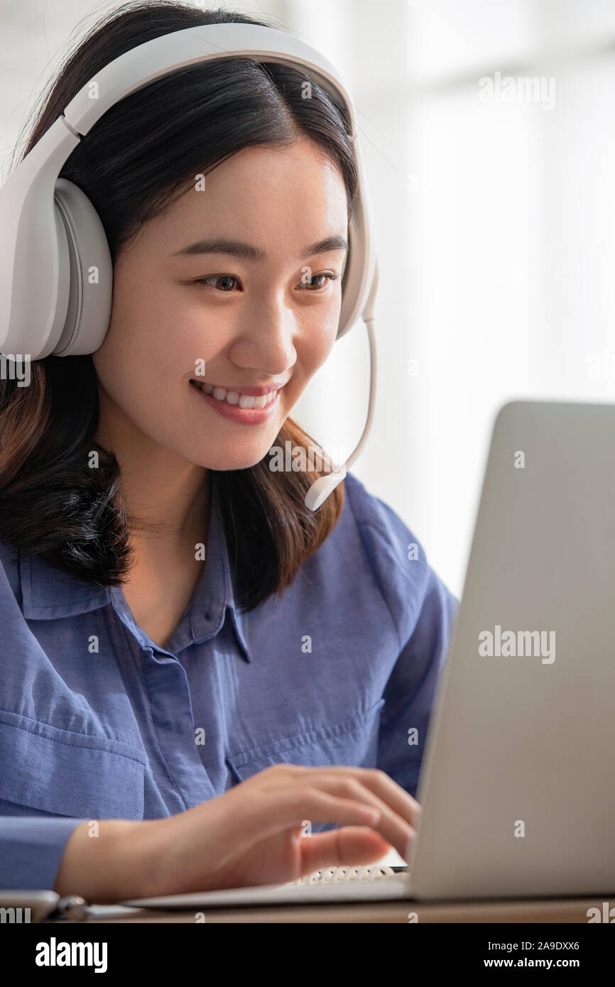 Young women online learning Stock Photo - Alamy