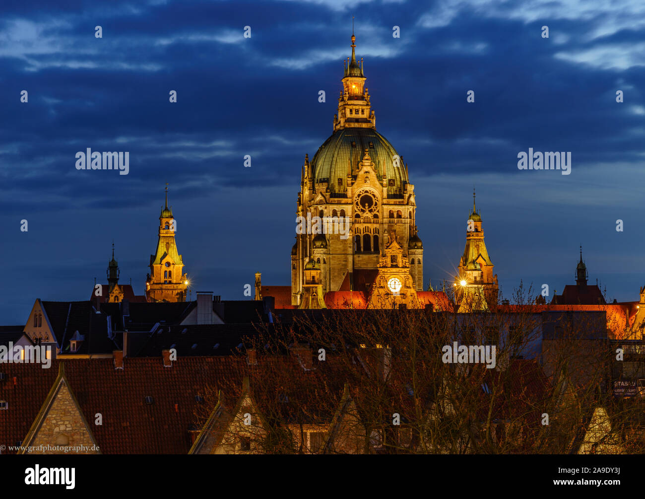 City hall Hannover at night Stock Photo - Alamy
