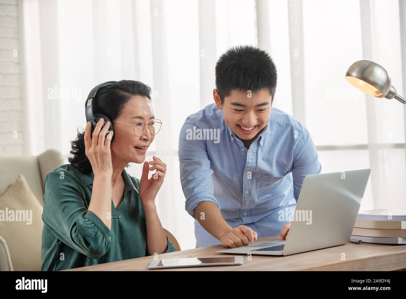 Old people learn to use computers Stock Photo - Alamy