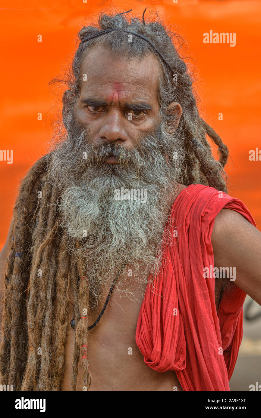 Naga sadhu holy man face hi-res stock photography and images - Alamy