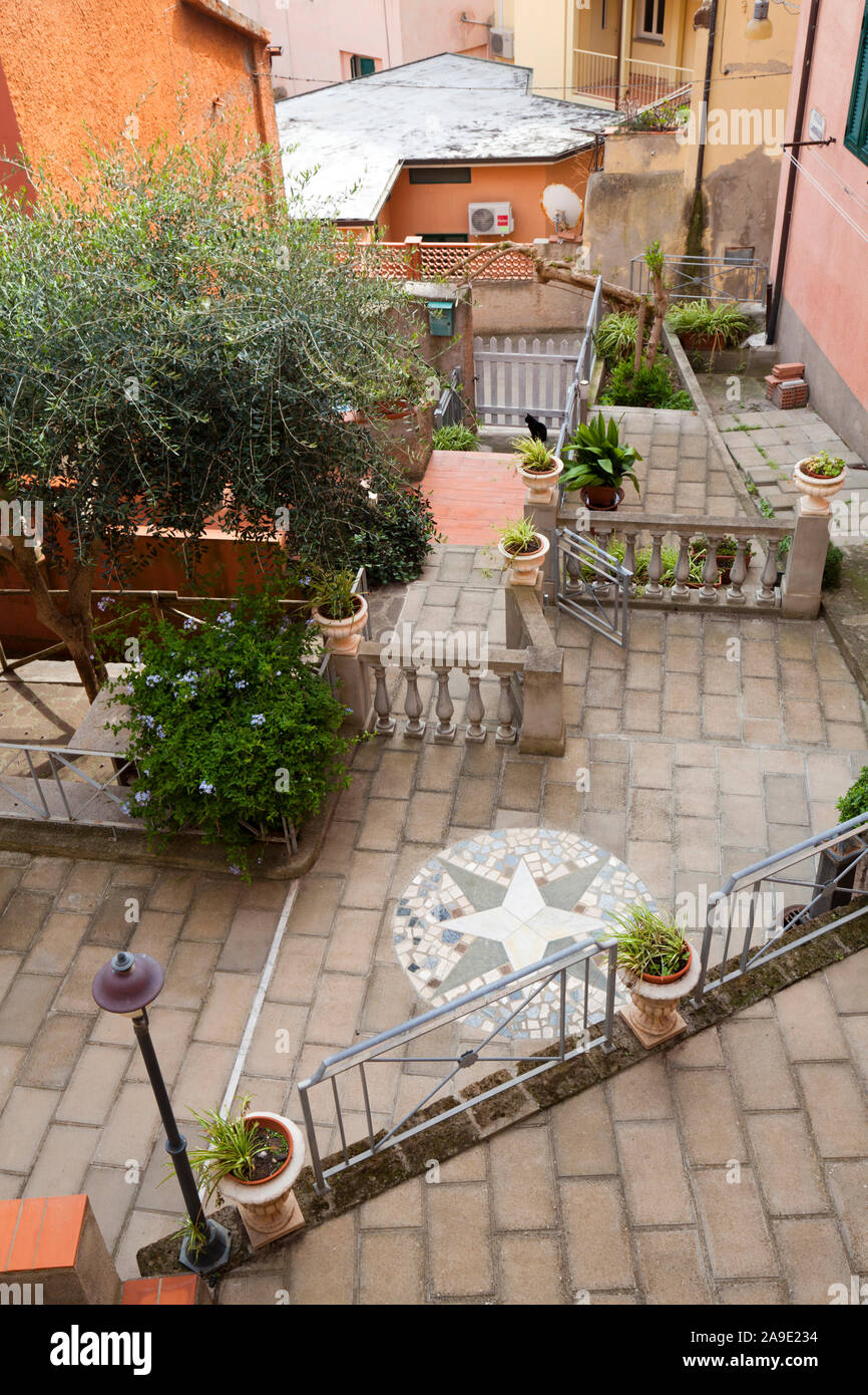 Alleyway between houses in residential hi-res stock photography and ...