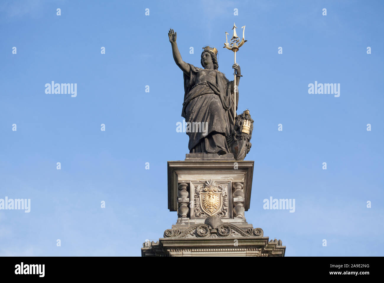 Well font hi-res stock photography and images - Alamy