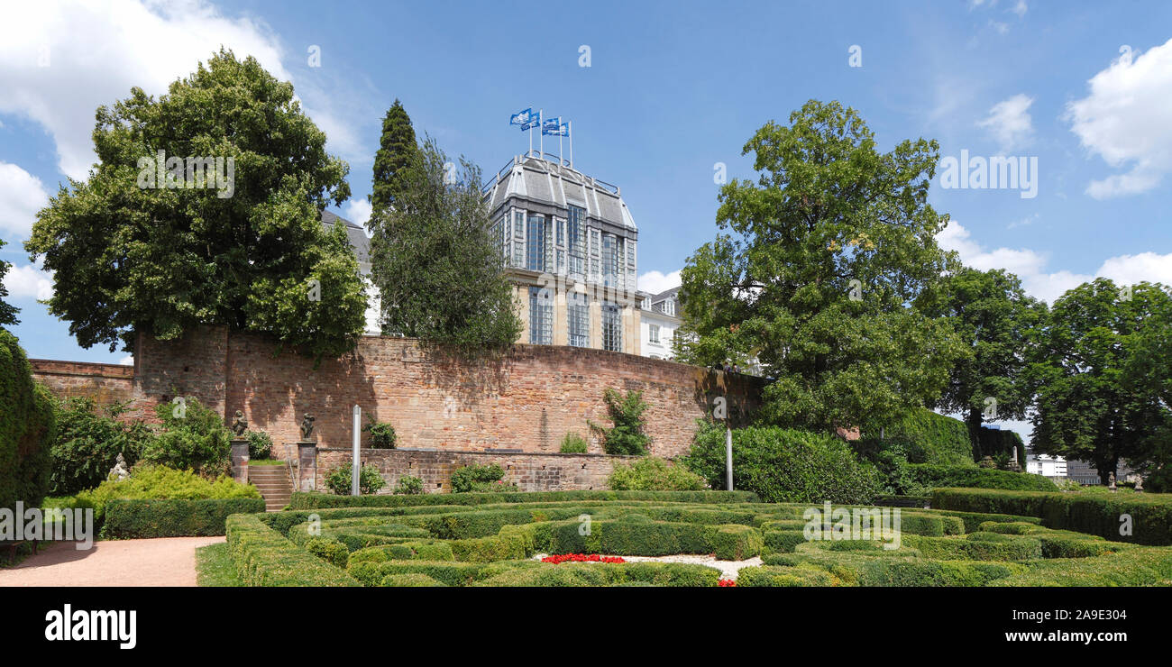 Saarbrucken castle hi-res stock photography and images - Alamy