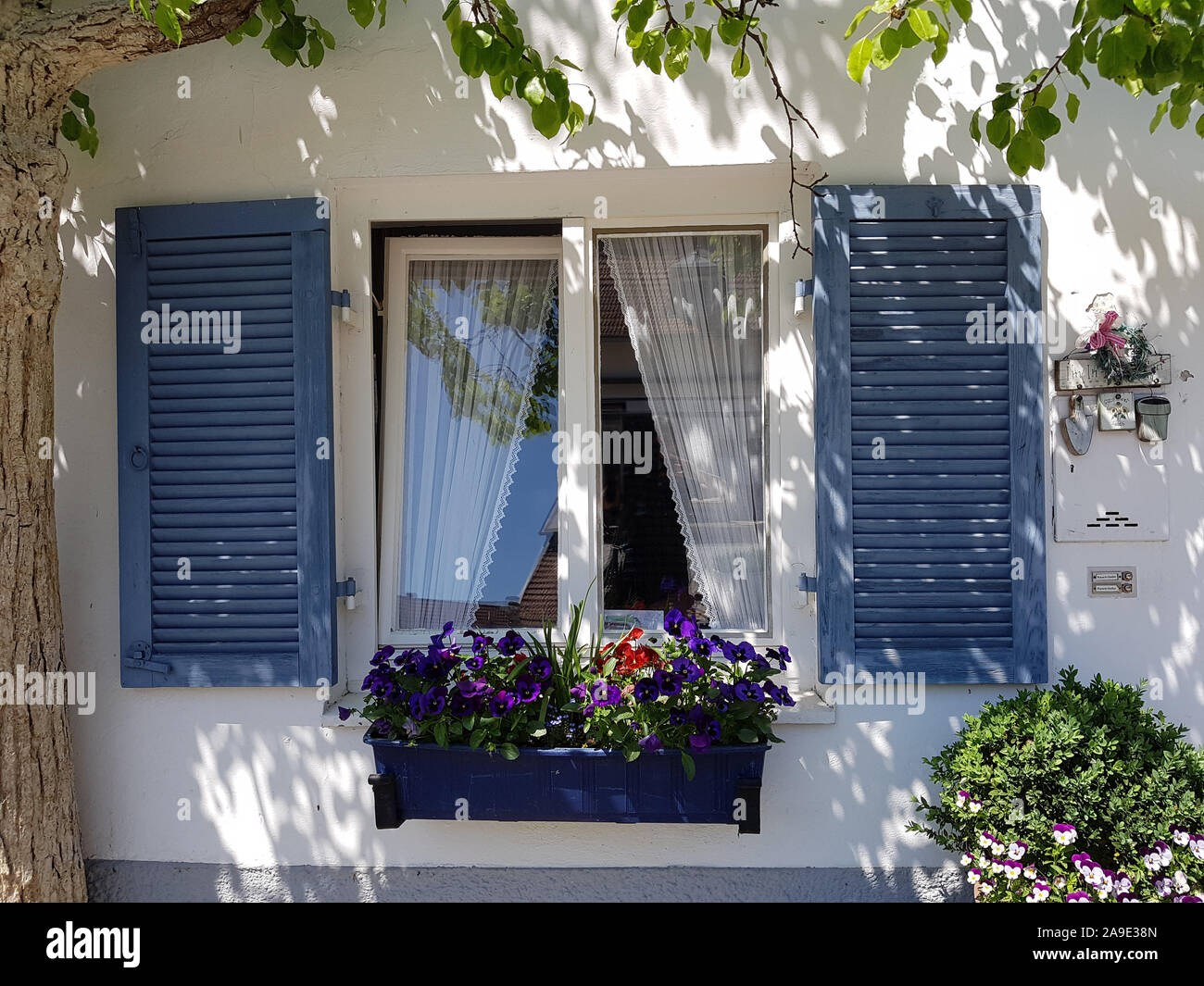 Open shutter land hi-res stock photography and images - Alamy