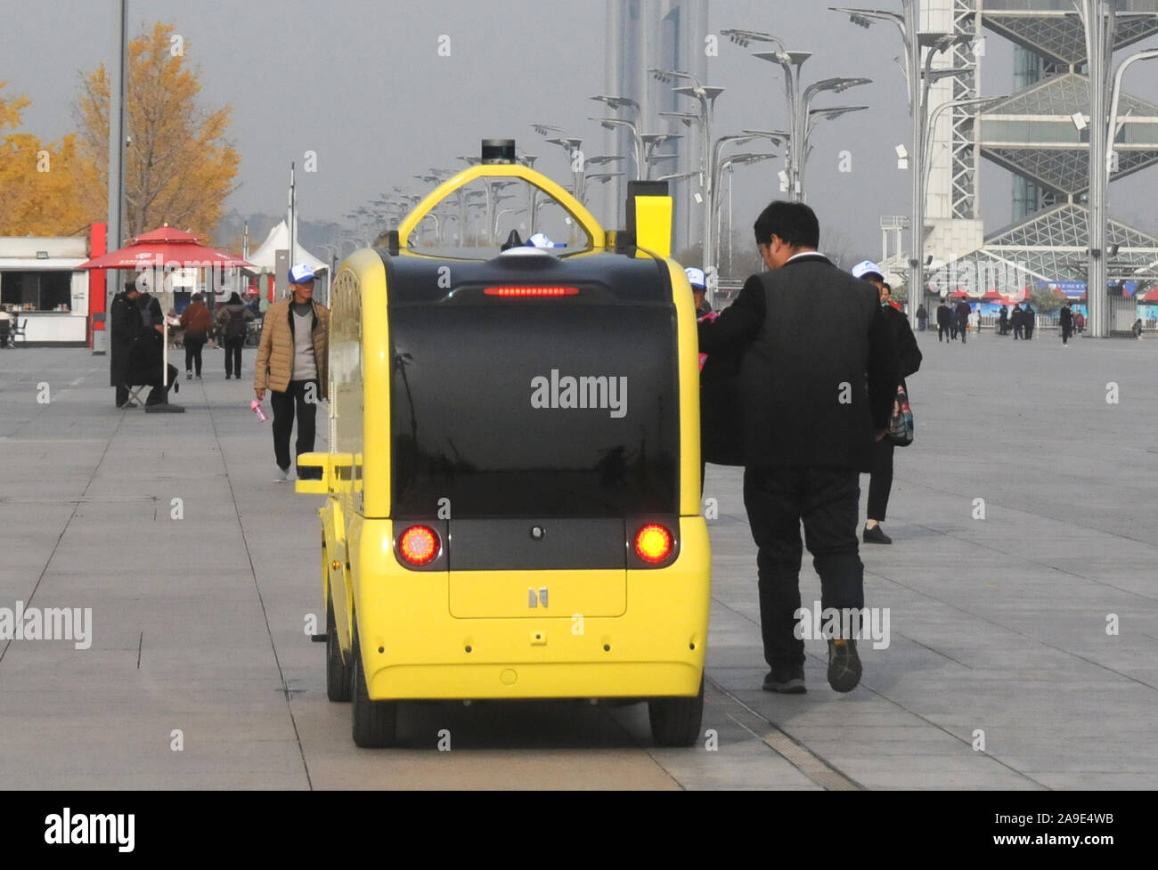 Unmanned mobile retail vehicle hi-res stock photography and images - Alamy
