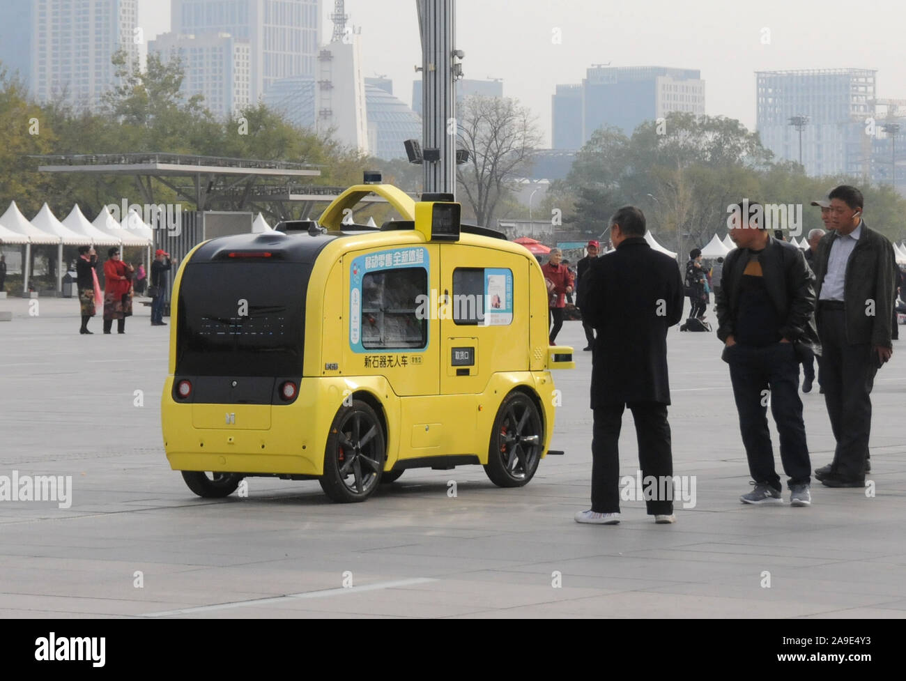 Unmanned mobile retail vehicle hi-res stock photography and images - Alamy
