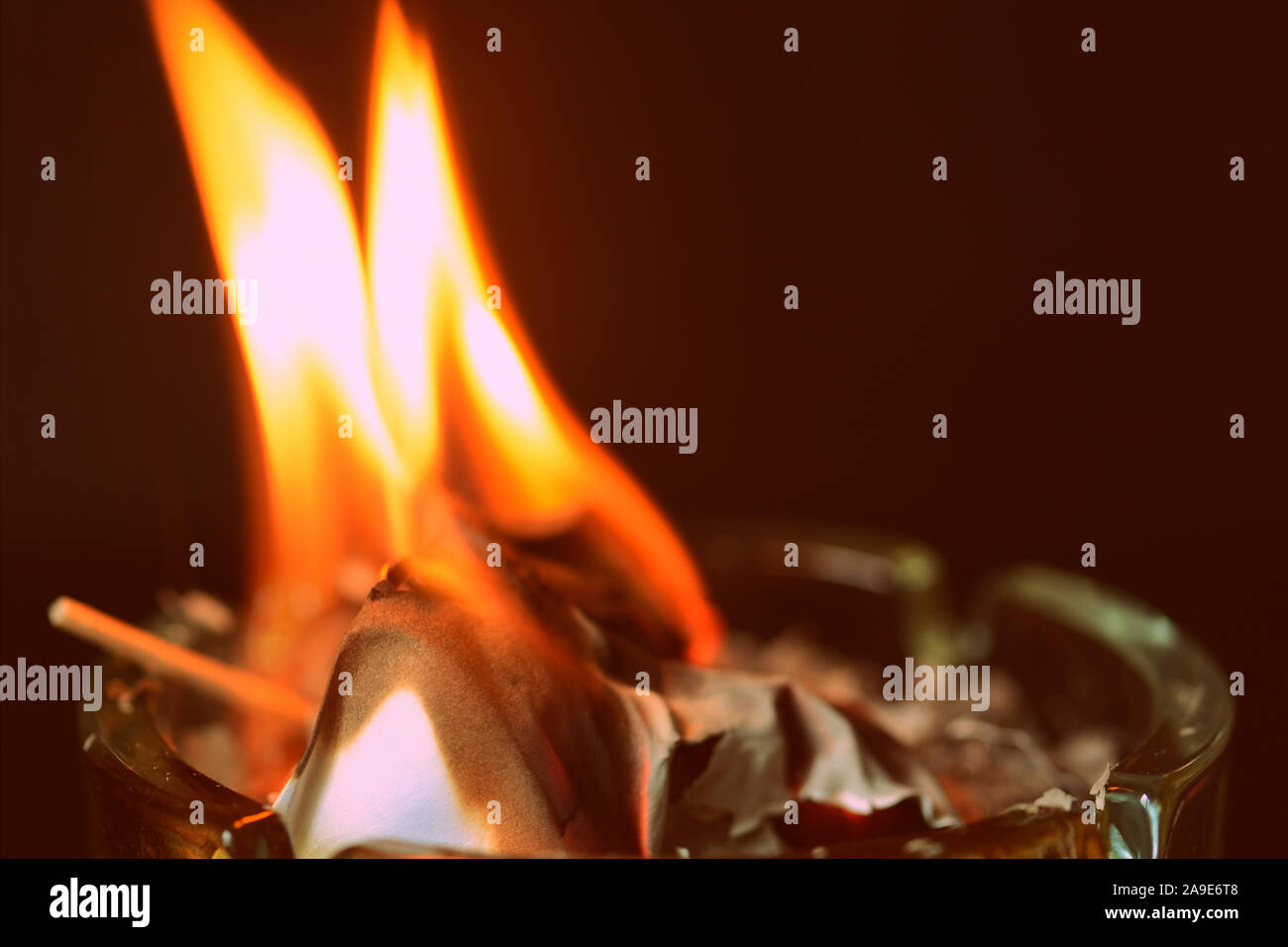 Old crumpled paper burn texture hi-res stock photography and images - Alamy