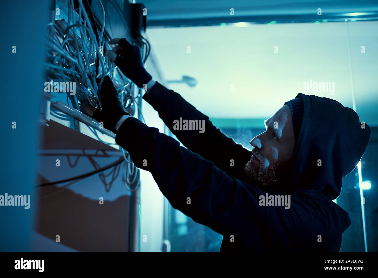 Electrician working in domestic hi-res stock photography and images - Alamy