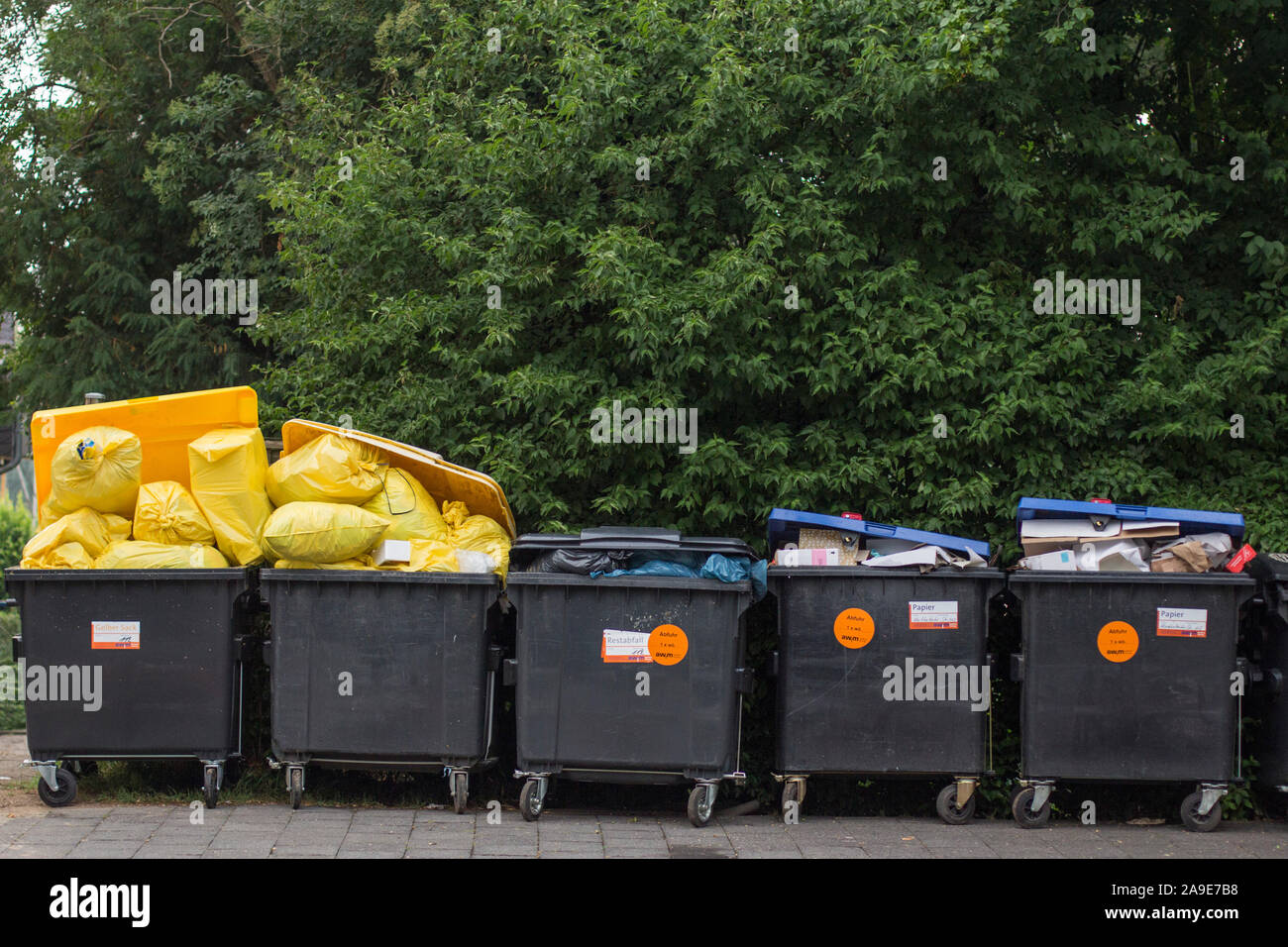 Overfull garbage container hi-res stock photography and images - Alamy