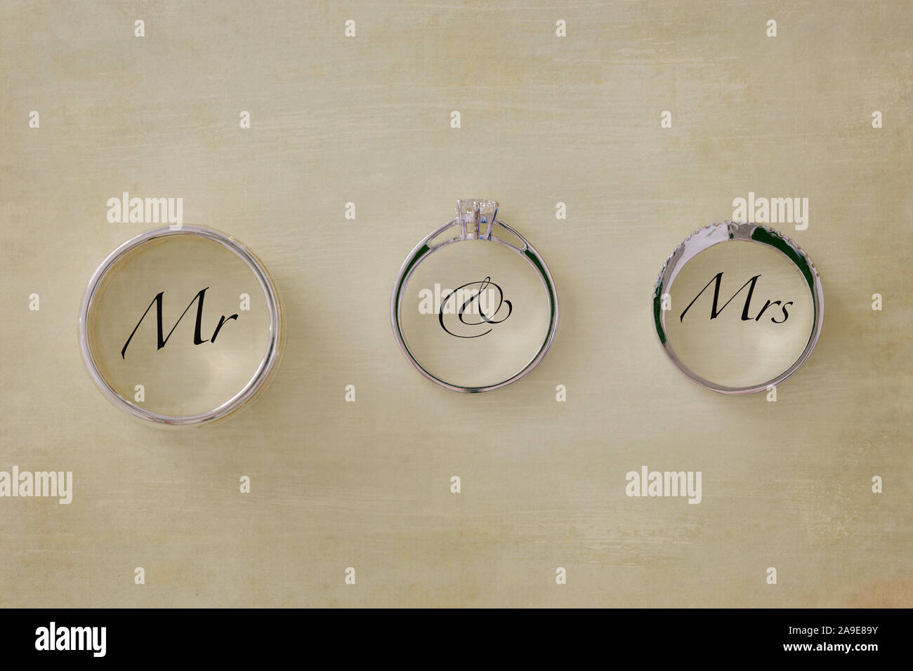 Wedding rings with text Mr & Mrs Stock Photo - Alamy