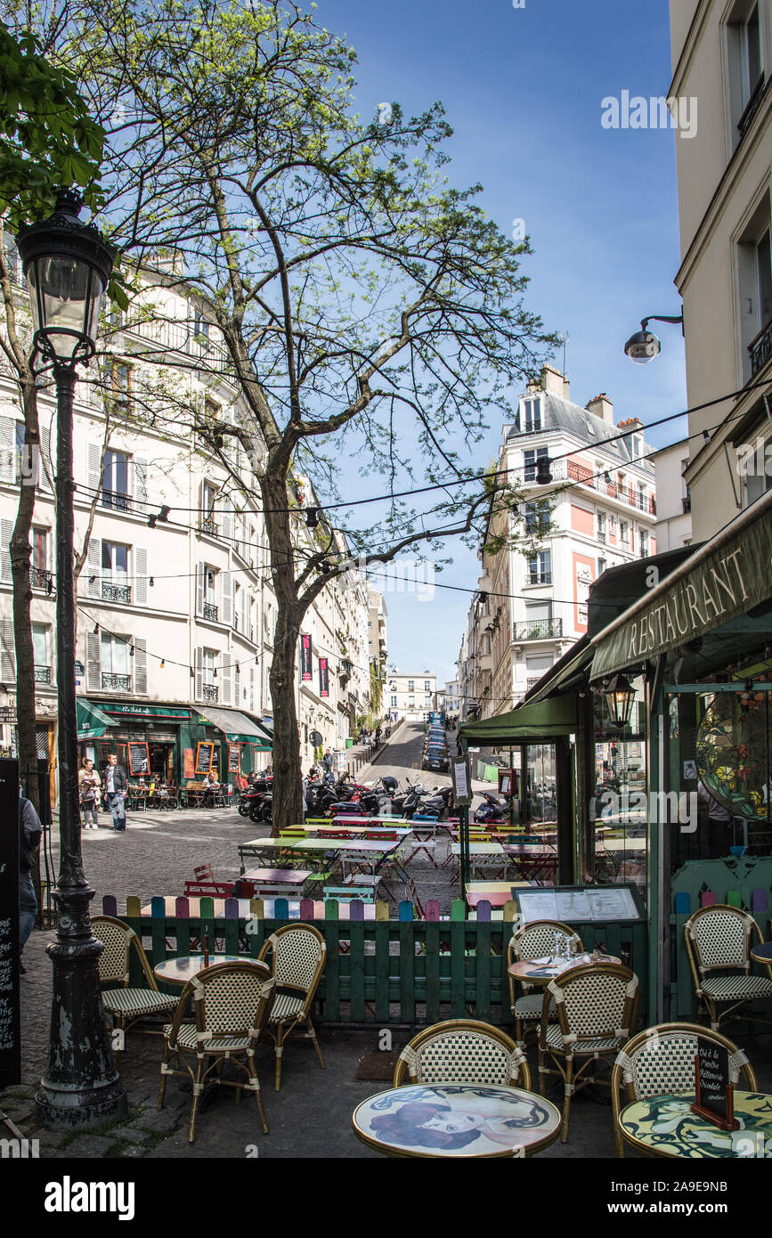 A typical street cafe in the city centre of Paris, France Stock Photo ...