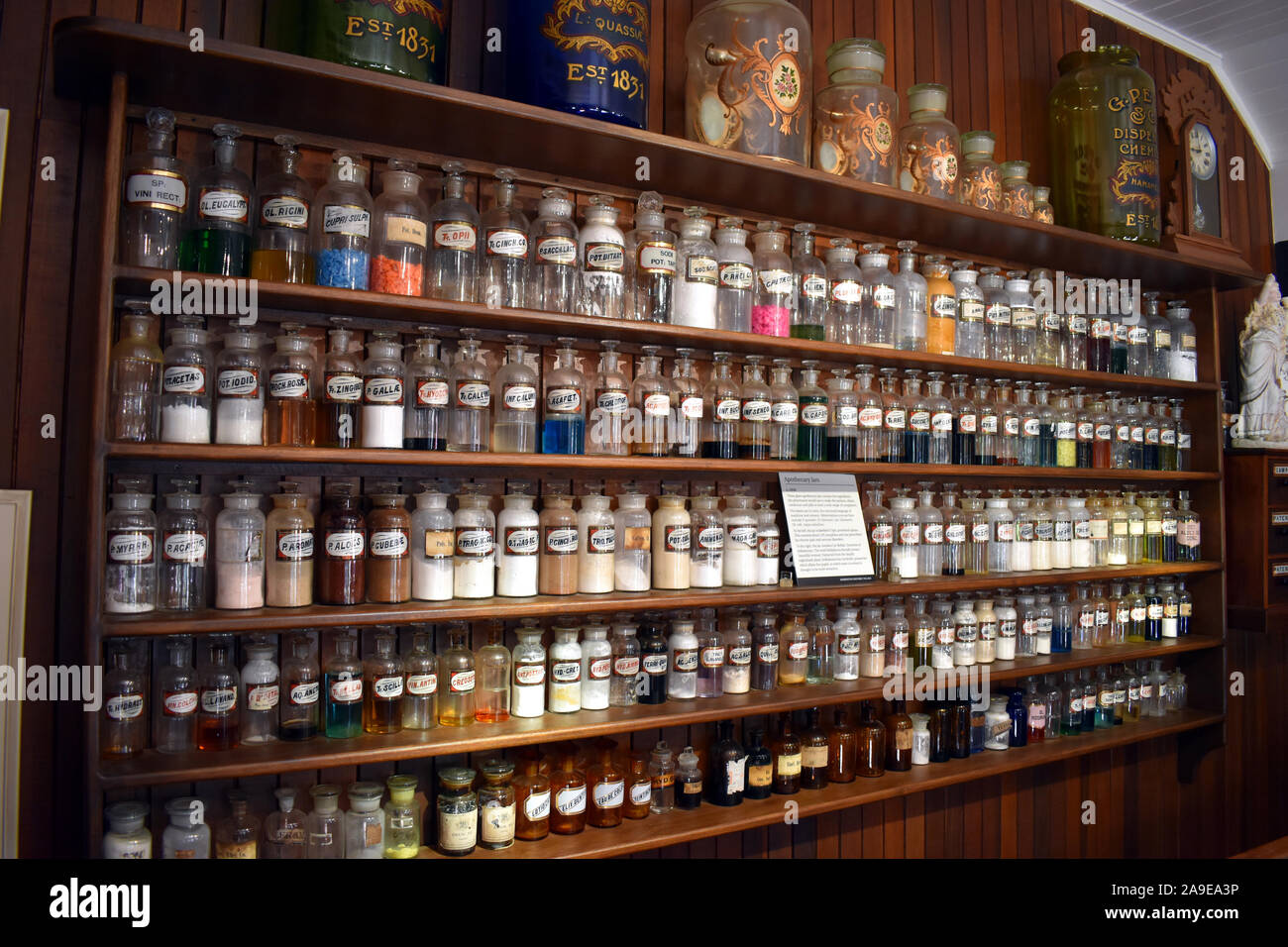Apothecary shop hi-res stock photography and images - Alamy