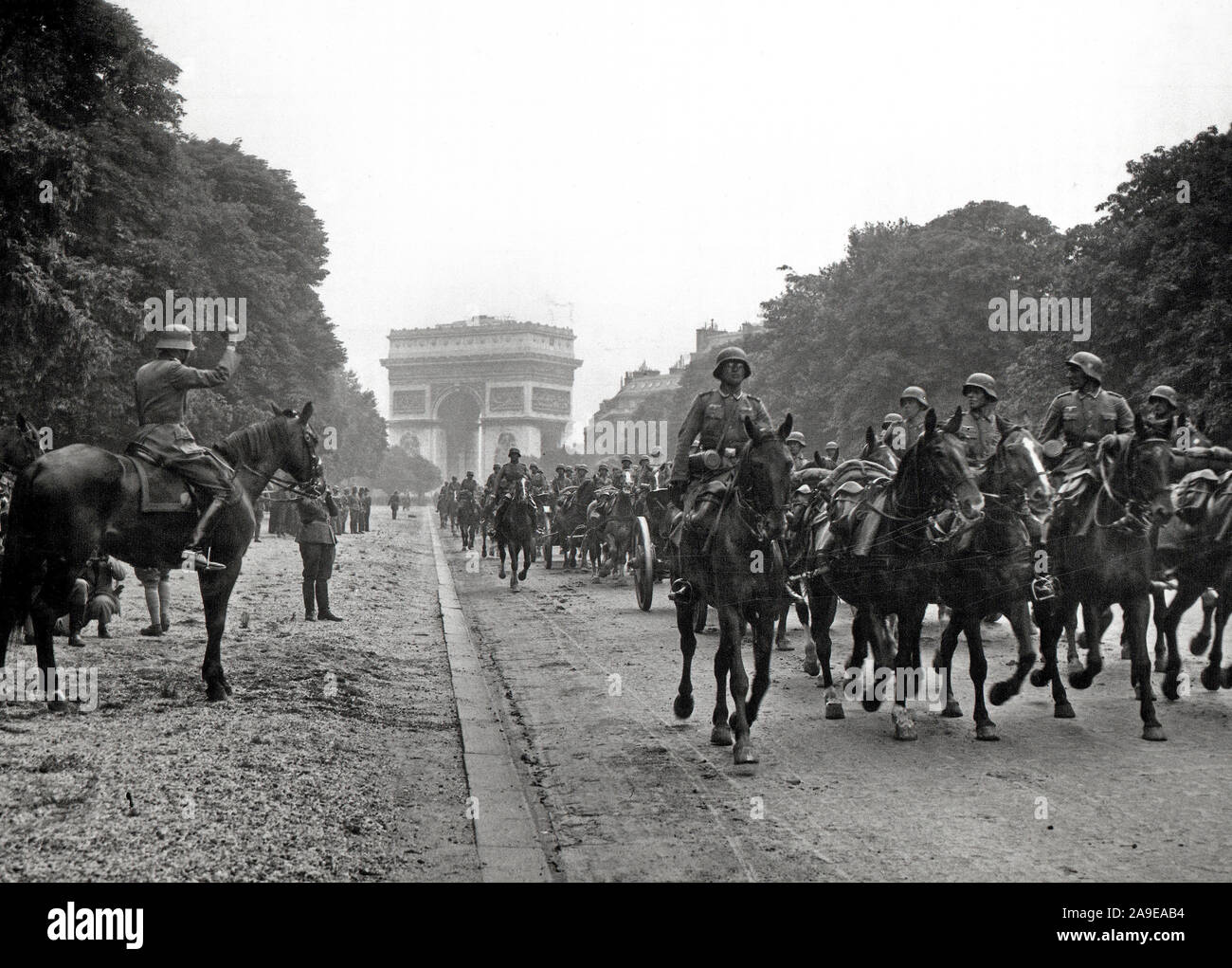German soldiers marching paris hi-res stock photography and images - Alamy