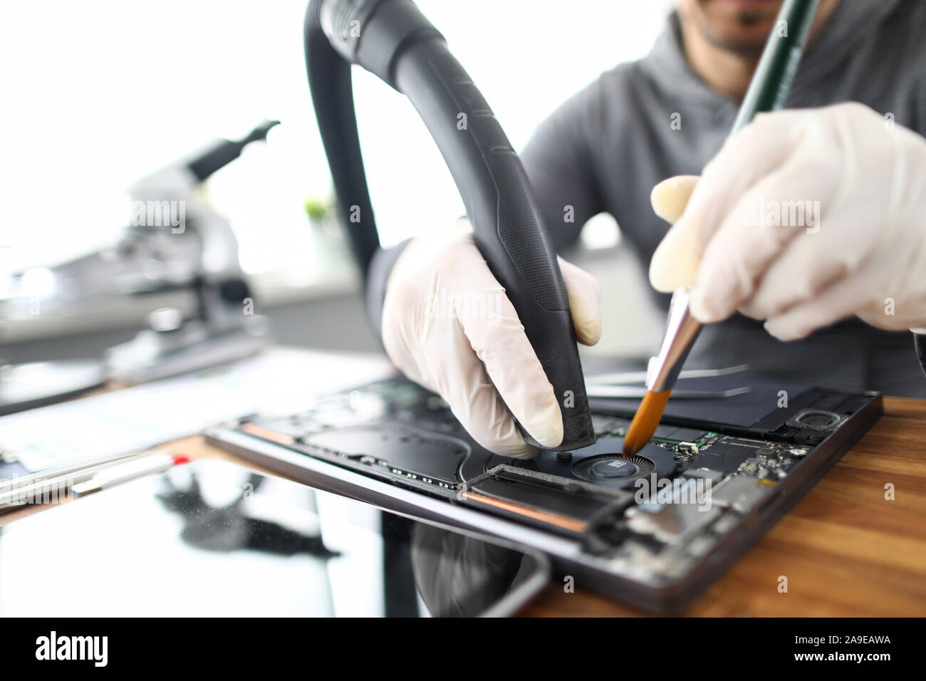 Repair of laptops hi-res stock photography and images - Alamy