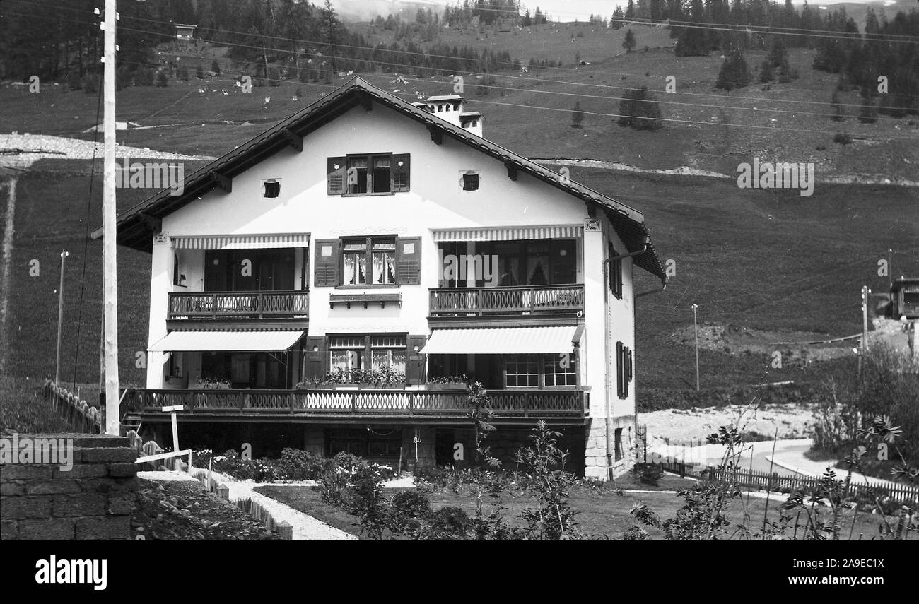 1920s house in switzerland hi-res stock photography and images - Alamy