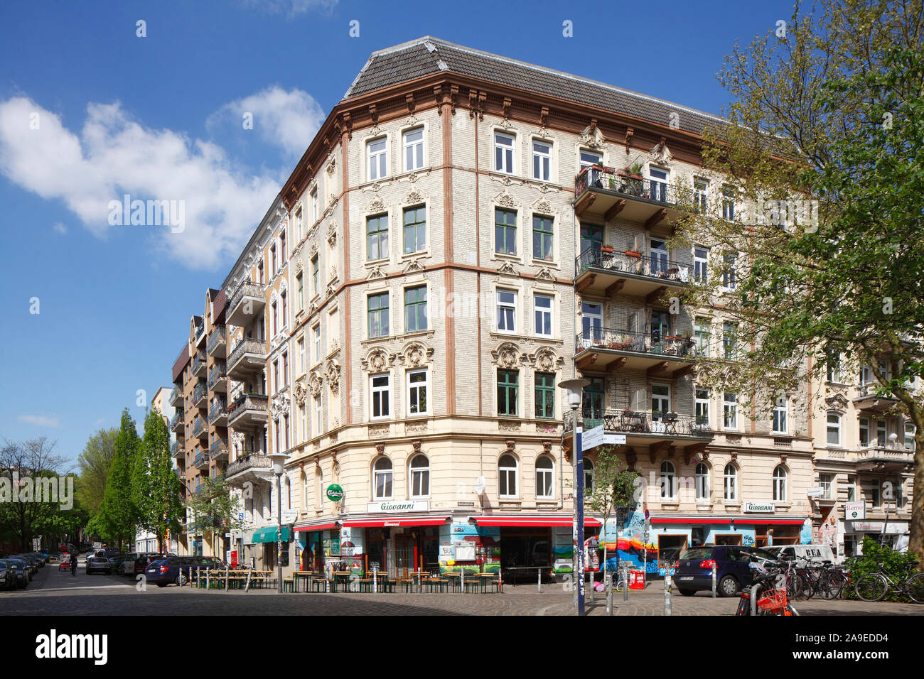 Old residential building with outside gastronomy in St.-Pauli, Hamburg ...
