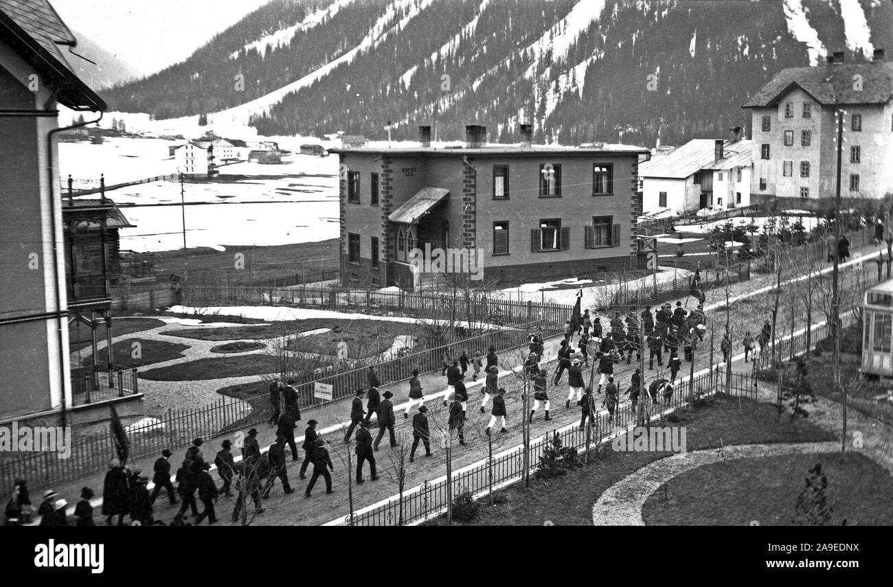 8 hour working day Black and White Stock Photos & Images - Alamy