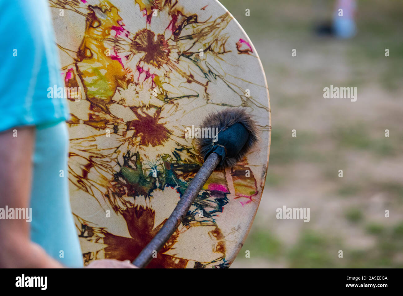 Native american drum playing hi-res stock photography and images - Alamy