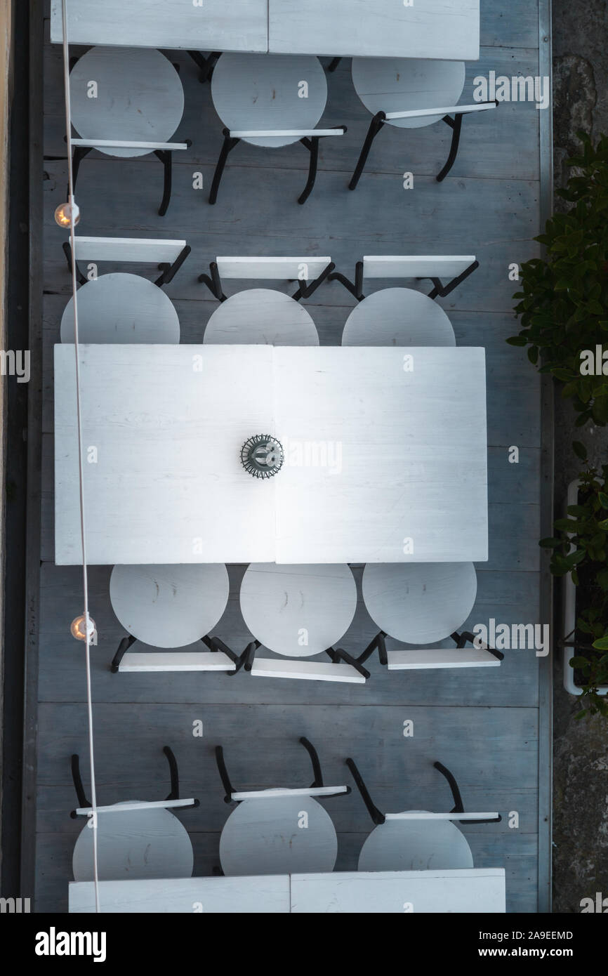 Birds eye view table chairs hi-res stock photography and images - Alamy