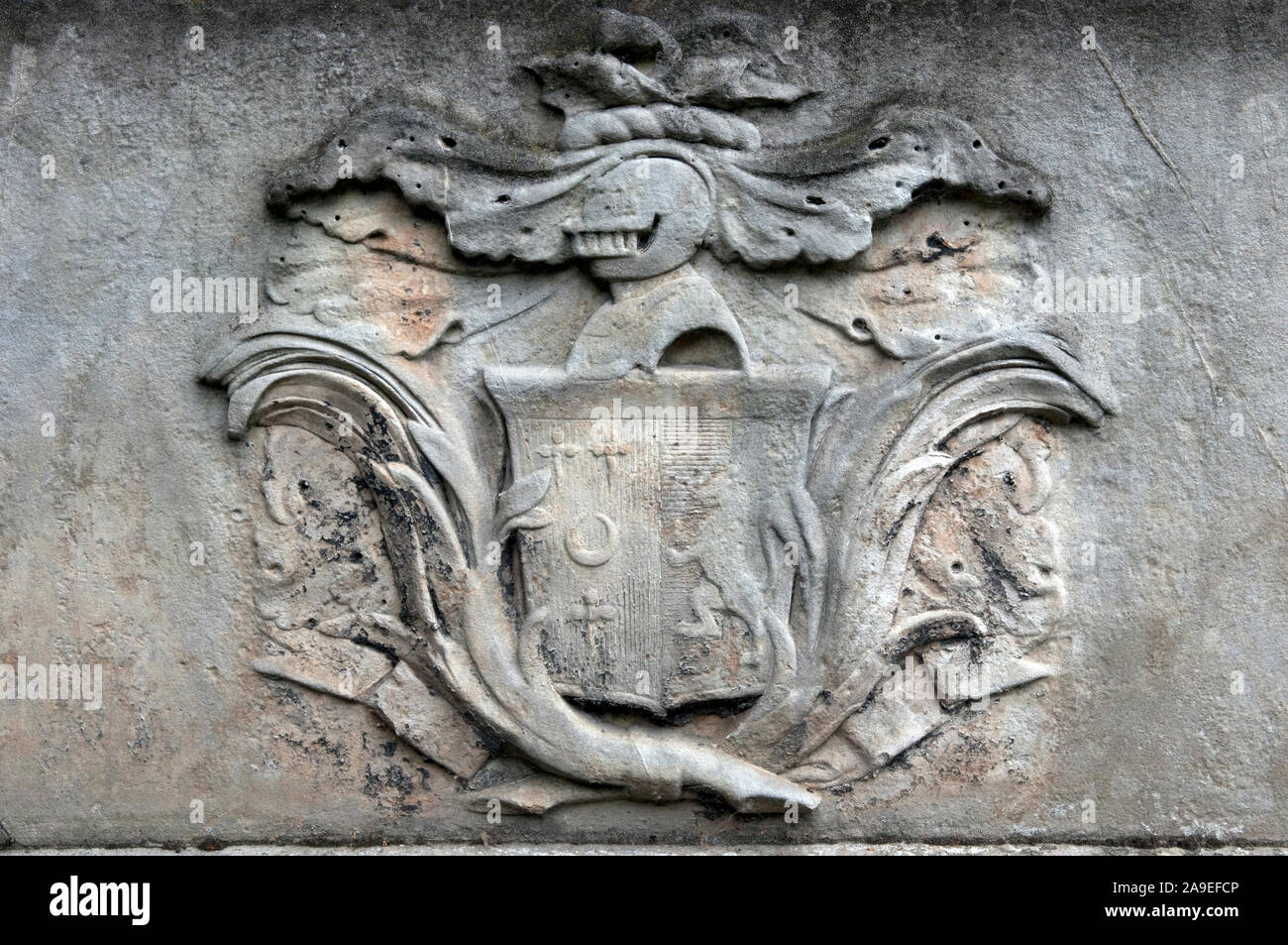 Stone coat of arms hi-res stock photography and images - Alamy