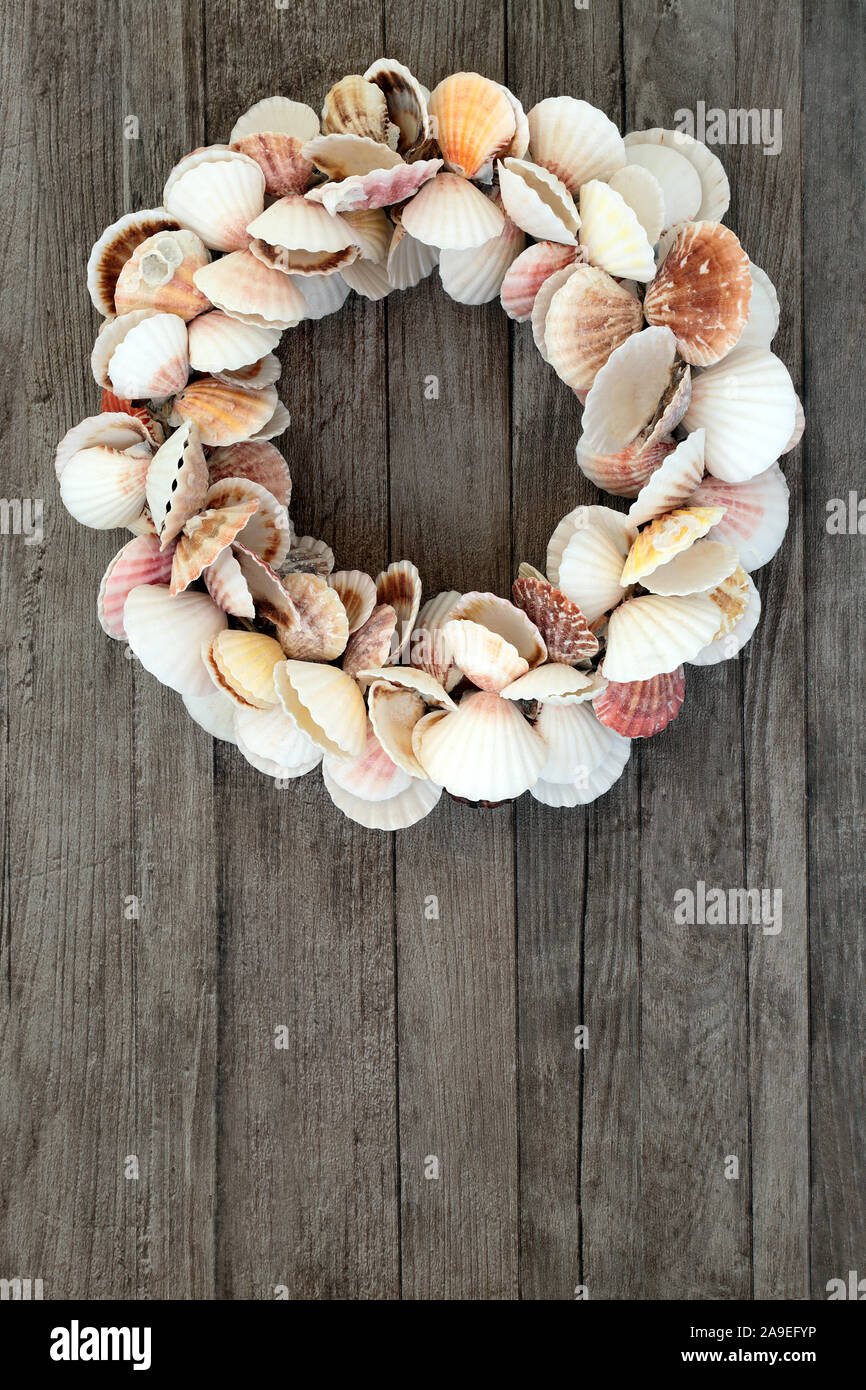 Scallop shape hi-res stock photography and images - Alamy