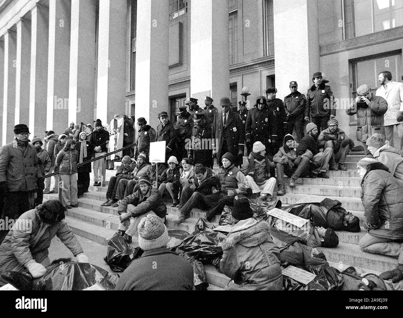 1980 pentagon war protest hi-res stock photography and images - Alamy