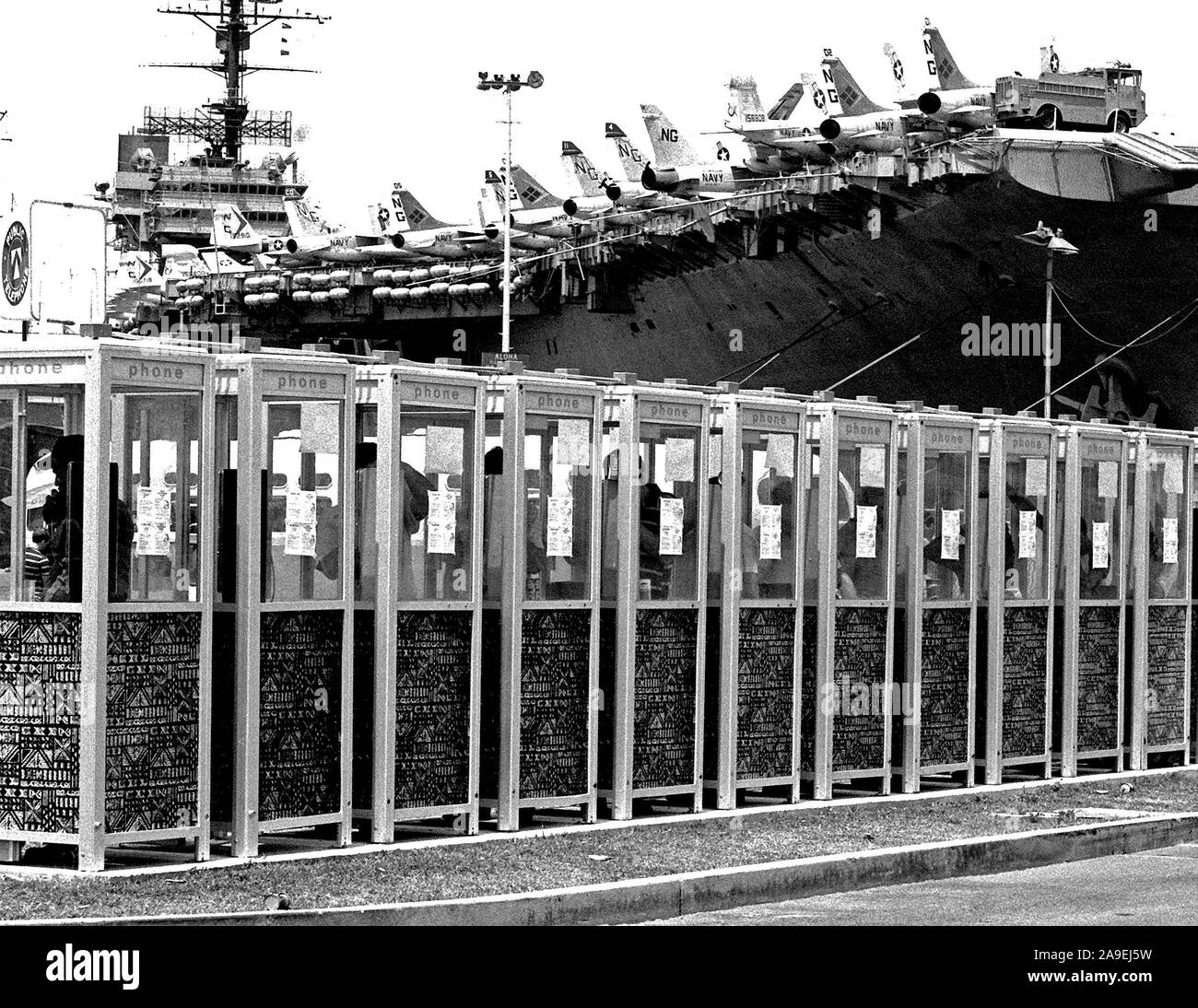 Uss constellation cv 64 hi-res stock photography and images - Alamy