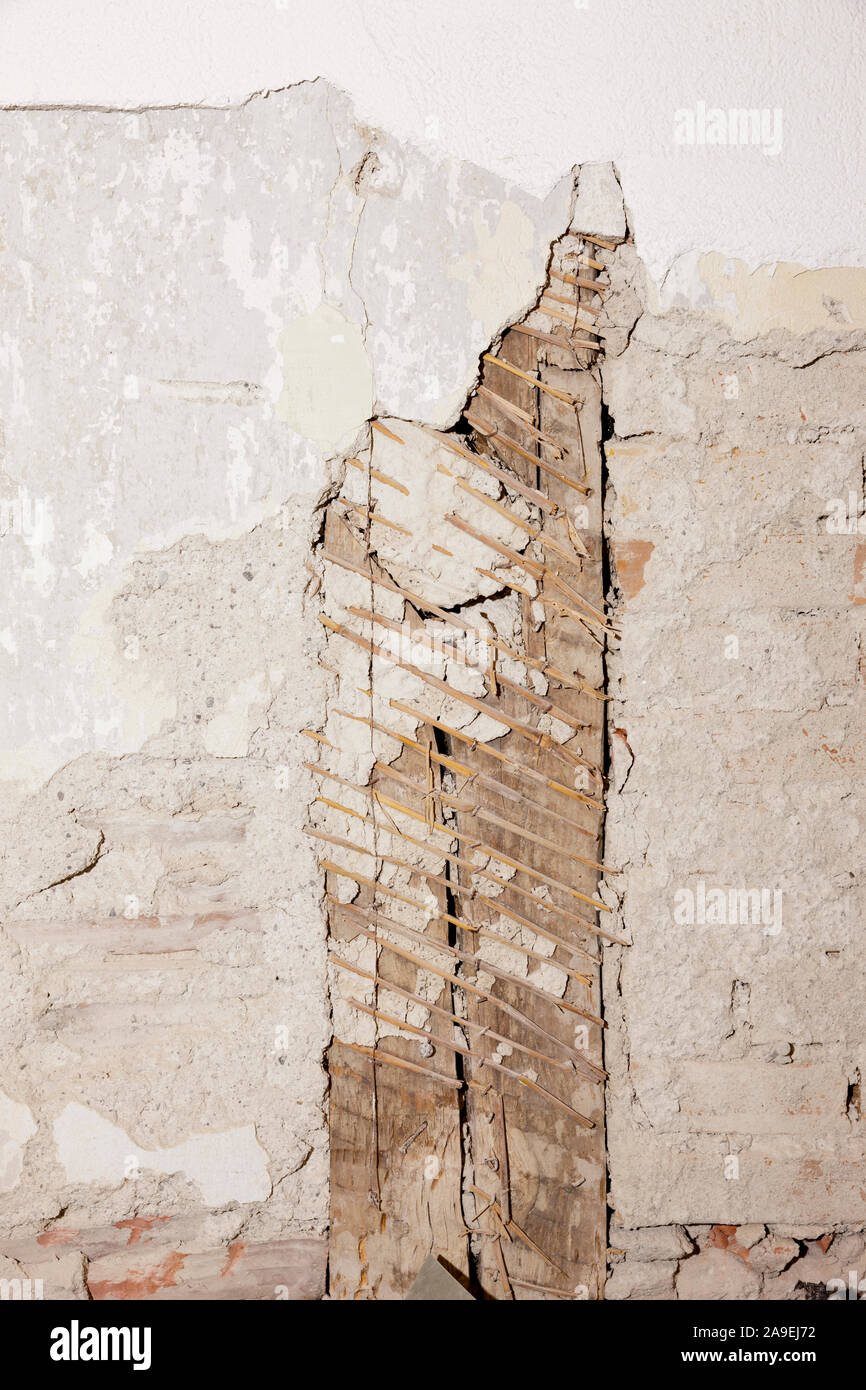 Open wall / old building Stock Photo - Alamy