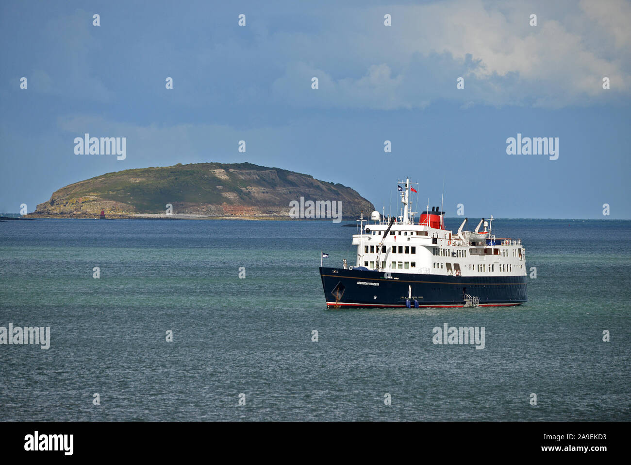 Puffin cruise ship hi-res stock photography and images - Alamy