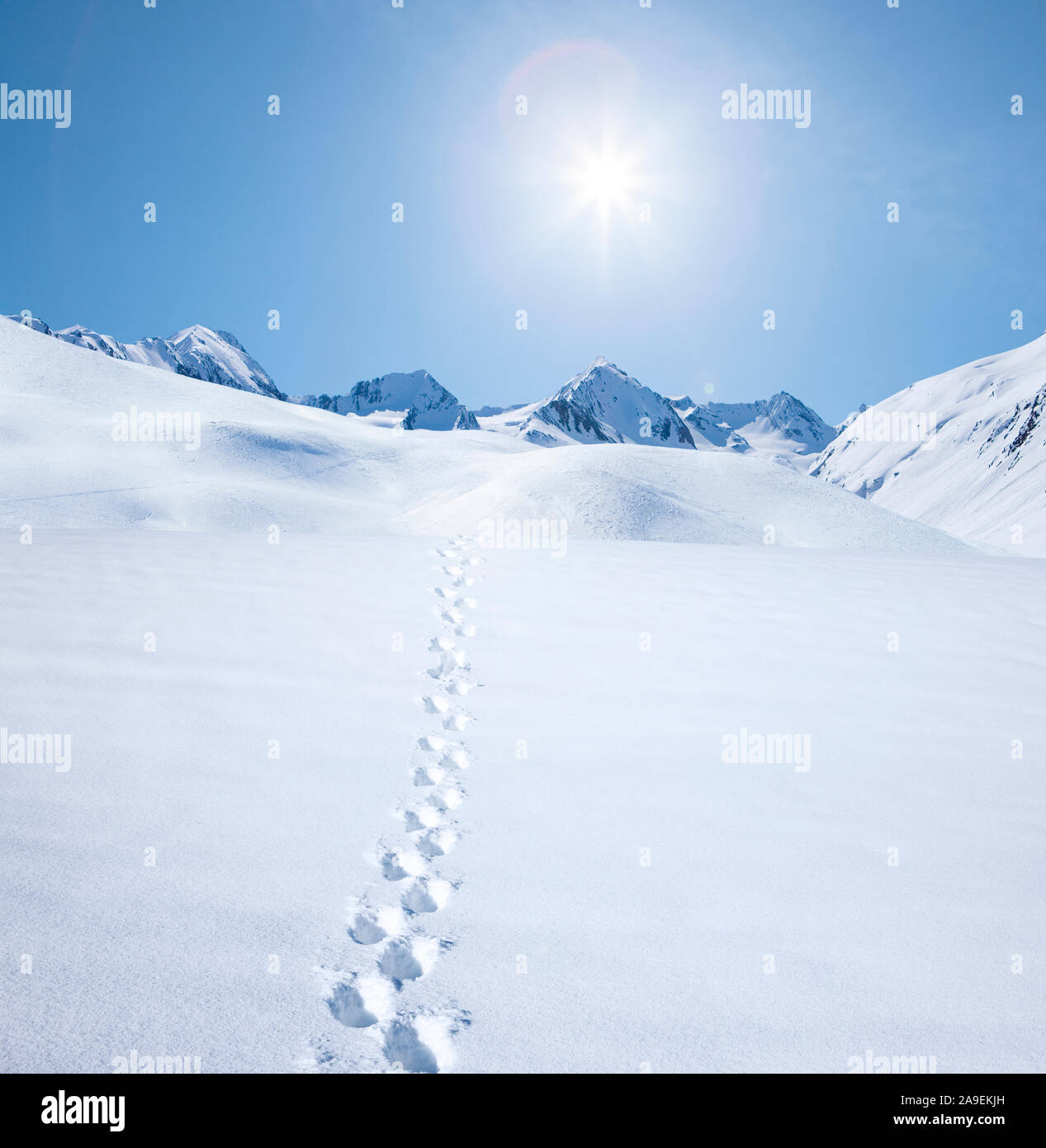 Snow in mountain hi-res stock photography and images - Alamy