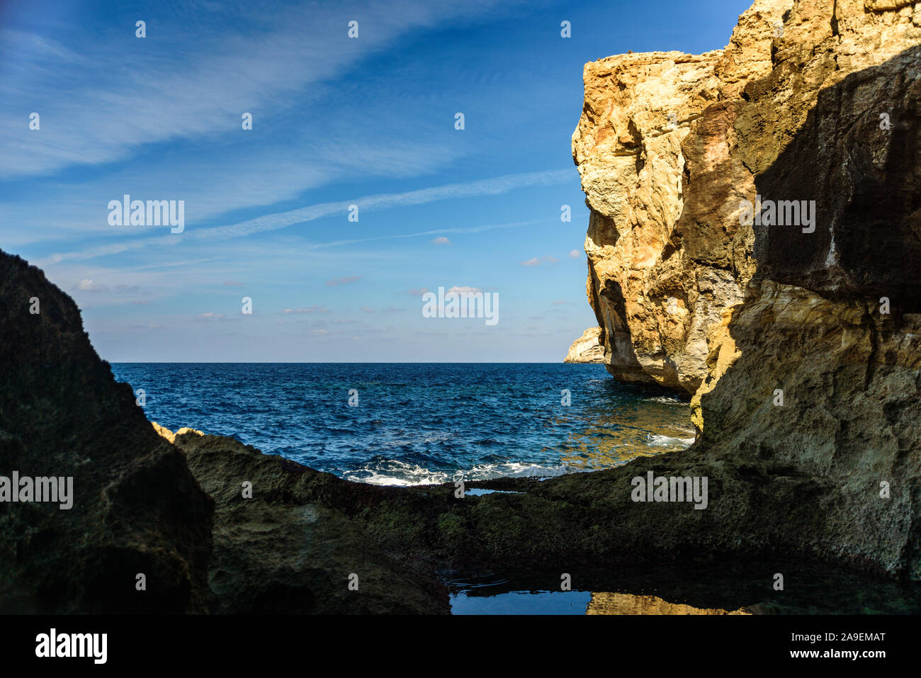 Azure Window remains cliff after collapse of arch. Deep Blue Hole on ...
