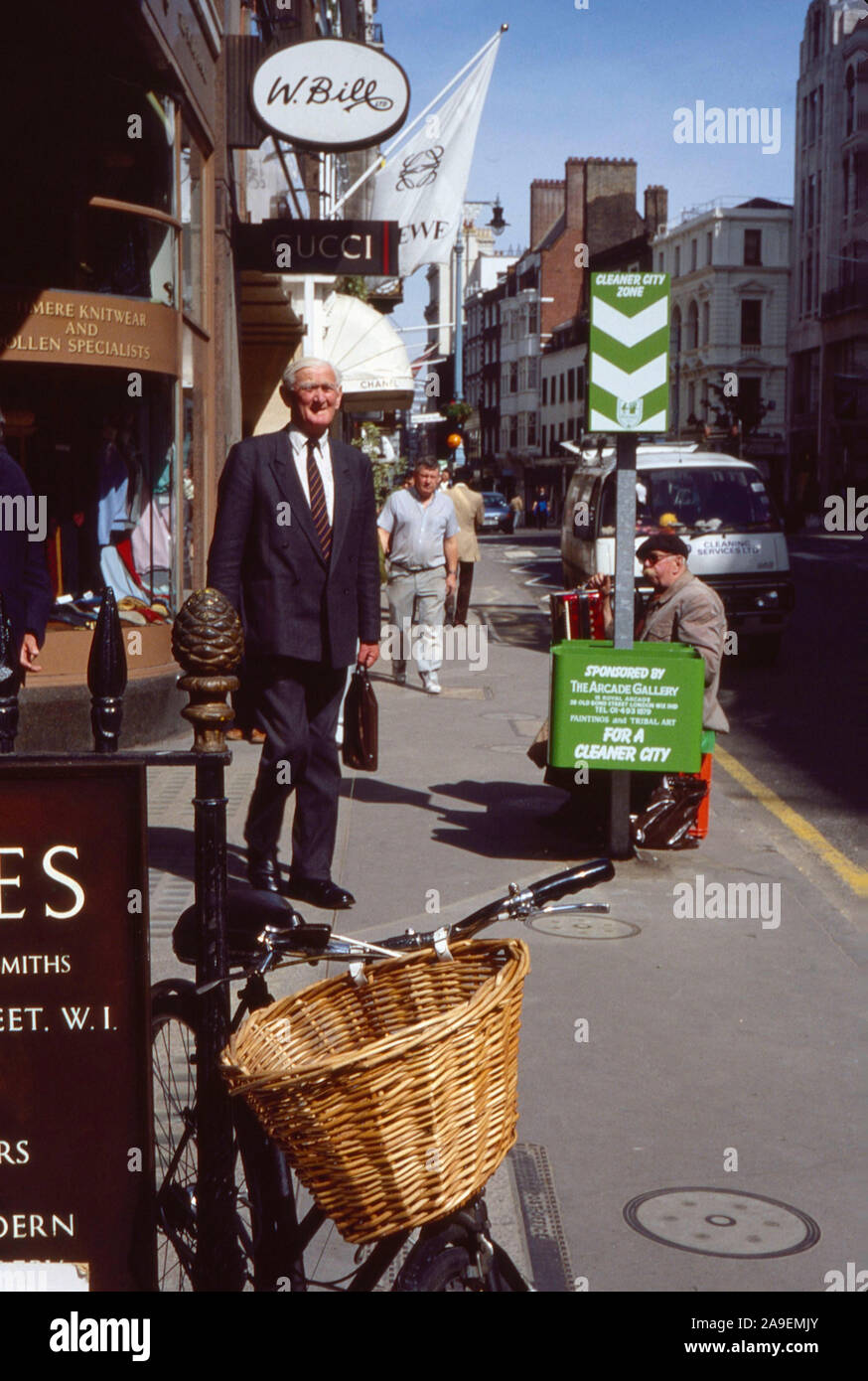 1990 london hi-res stock photography and images - Alamy