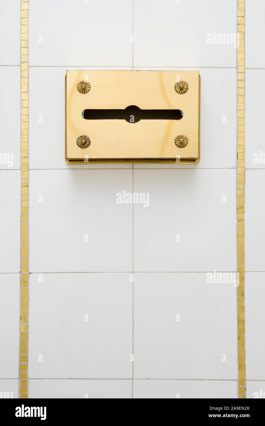 Gold plated bathroom hi-res stock photography and images - Alamy