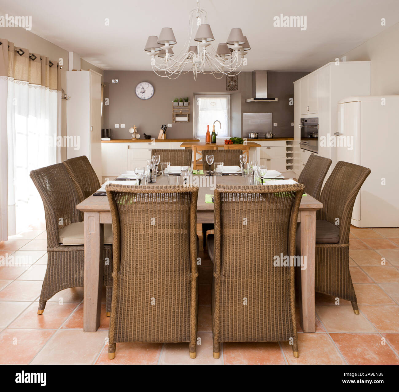 Family apartments and dining rooms hi-res stock photography and images ...