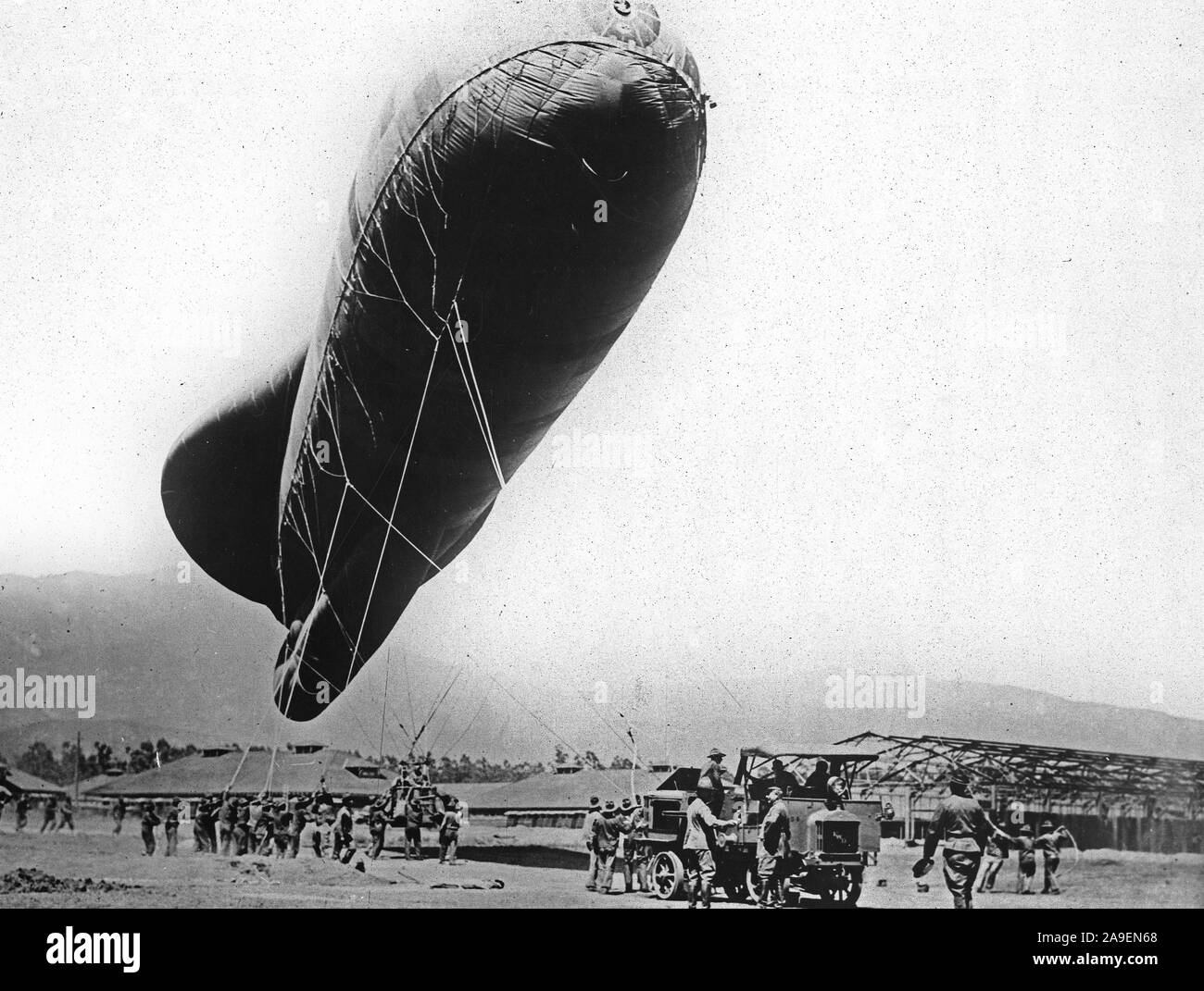Ww i era balloon hi-res stock photography and images - Alamy