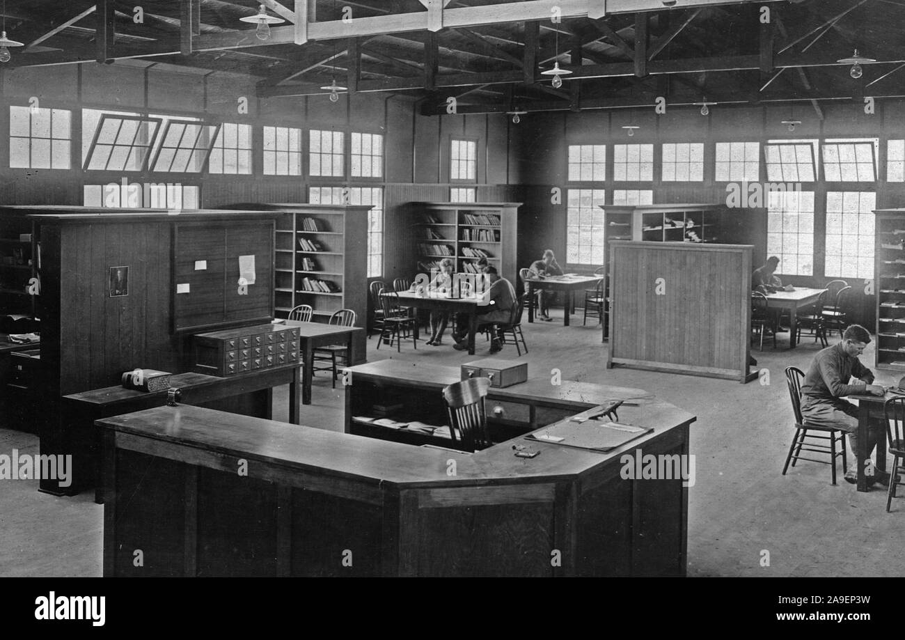 Camp library interior hi-res stock photography and images - Alamy