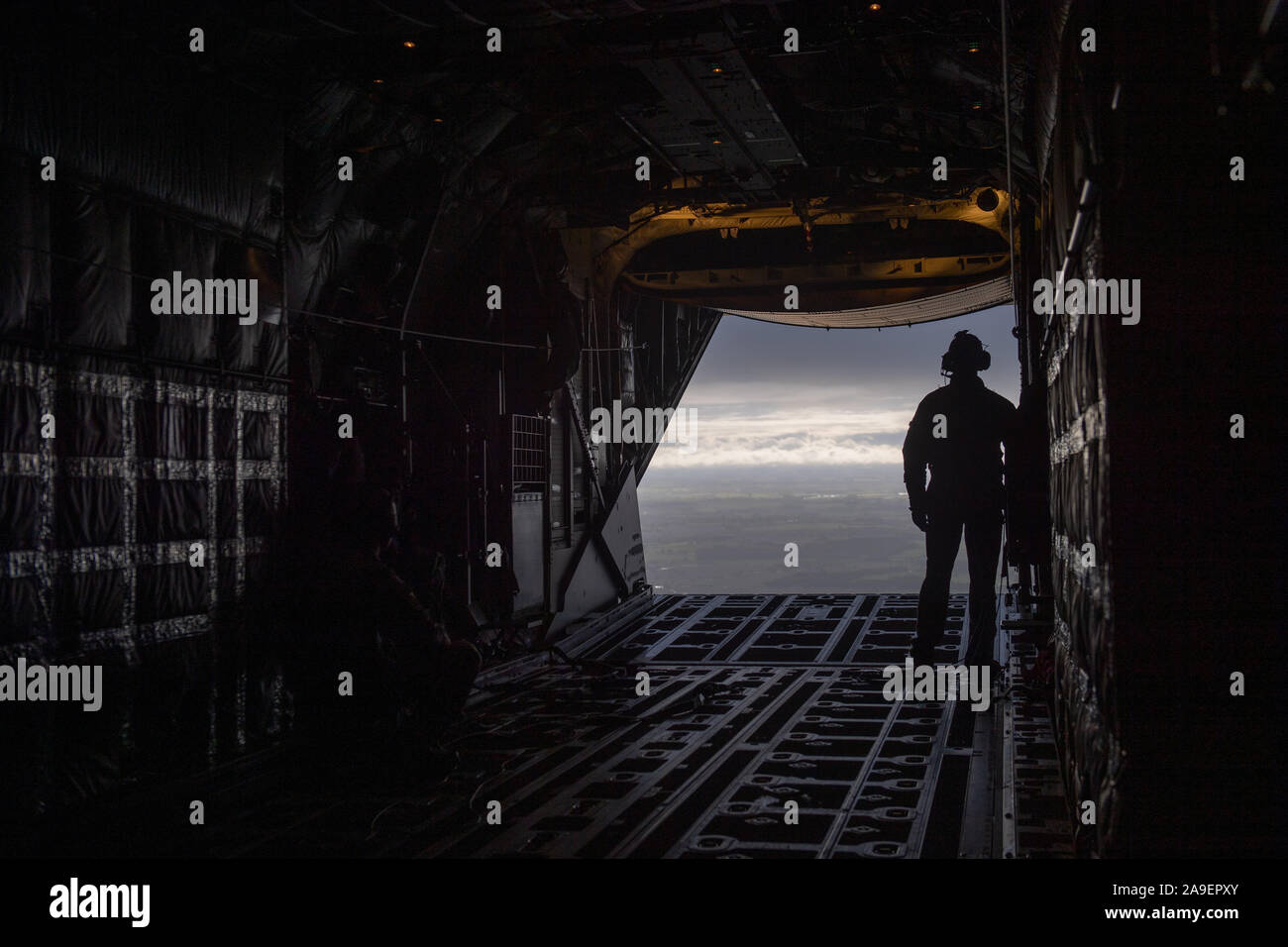 Loadmaster operations hi-res stock photography and images - Alamy