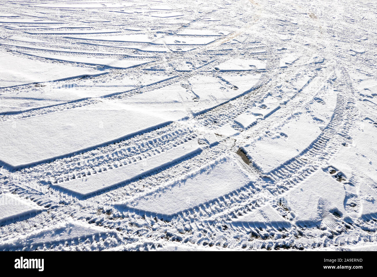 Tyre tracks in the snow Stock Photo - Alamy