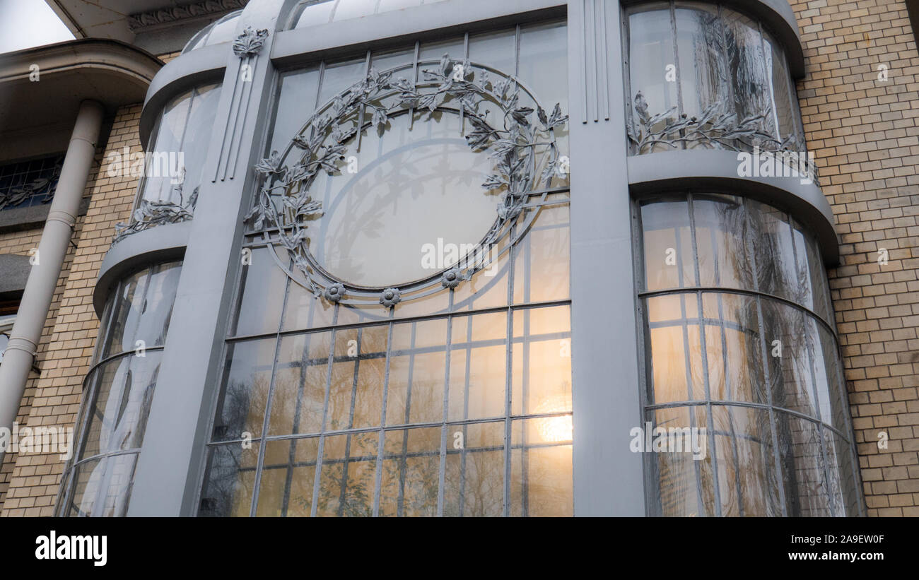 Beautiful circle window hi-res stock photography and images - Alamy