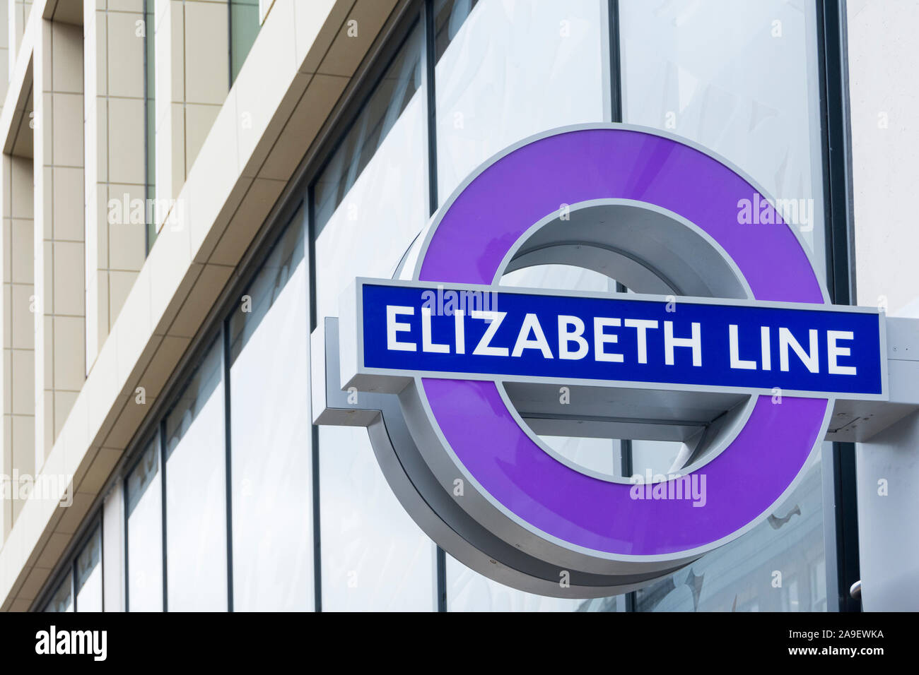 Farringdon station sign hi-res stock photography and images - Alamy