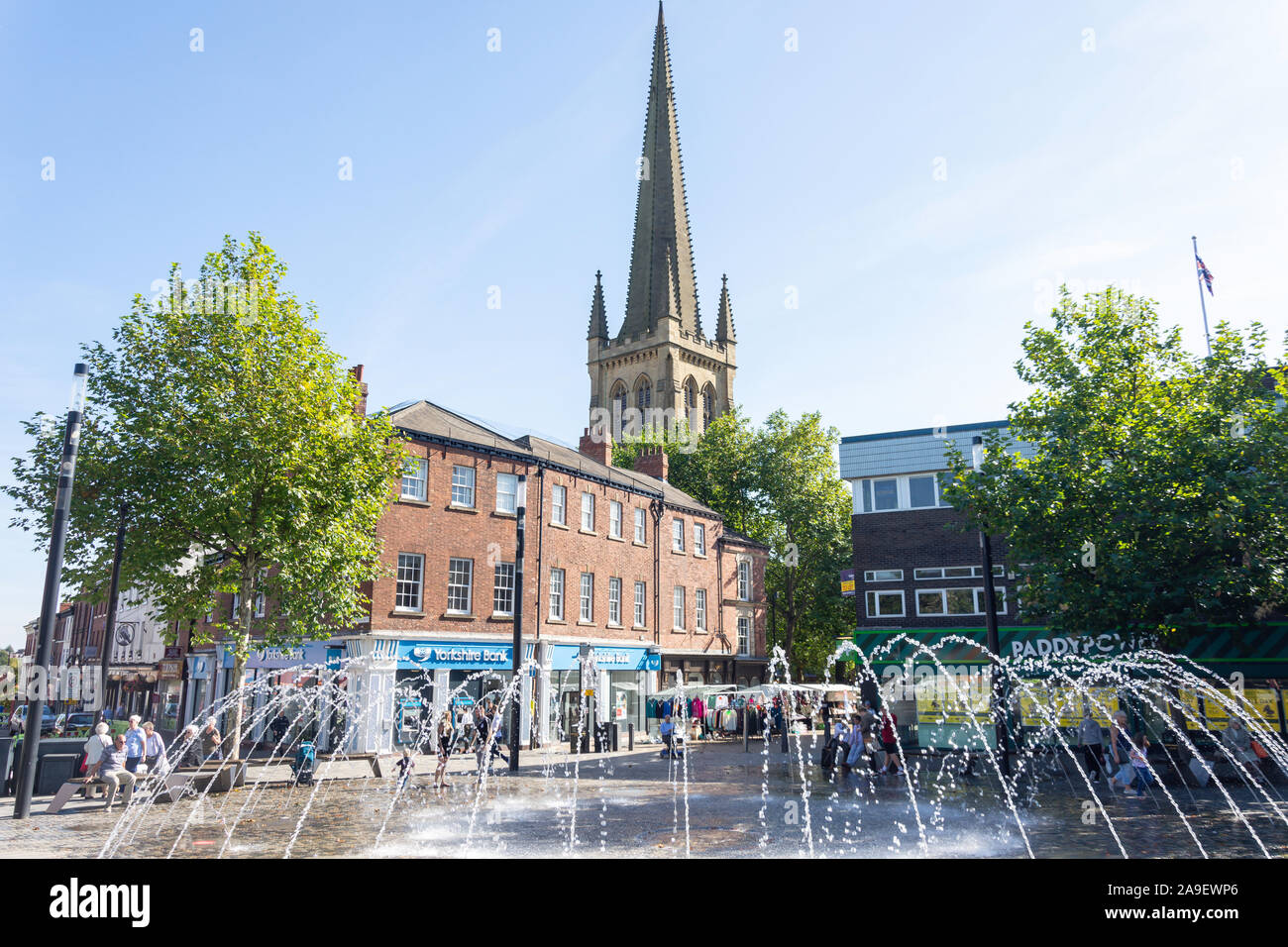 Cathedral fountain hi-res stock photography and images - Alamy