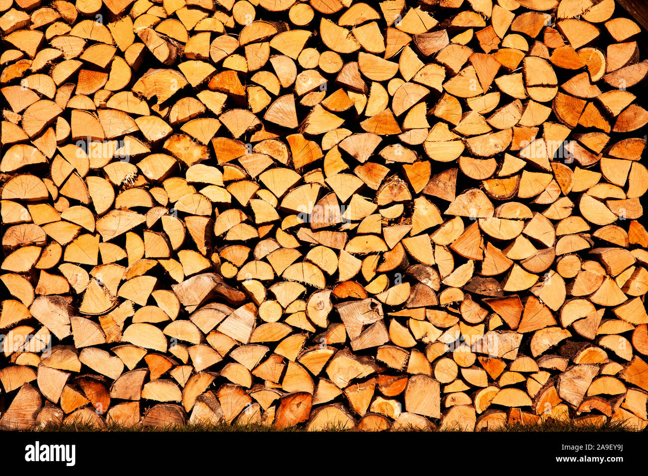 Firewood storehouse hi-res stock photography and images - Alamy