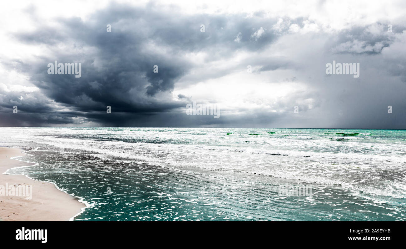 Drama alone hi-res stock photography and images - Alamy