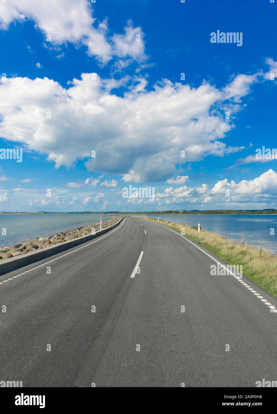 Dam roads hi-res stock photography and images - Alamy