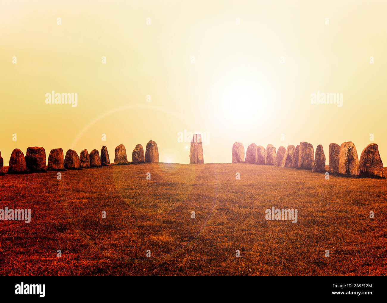 Circle light stand hi-res stock photography and images - Alamy