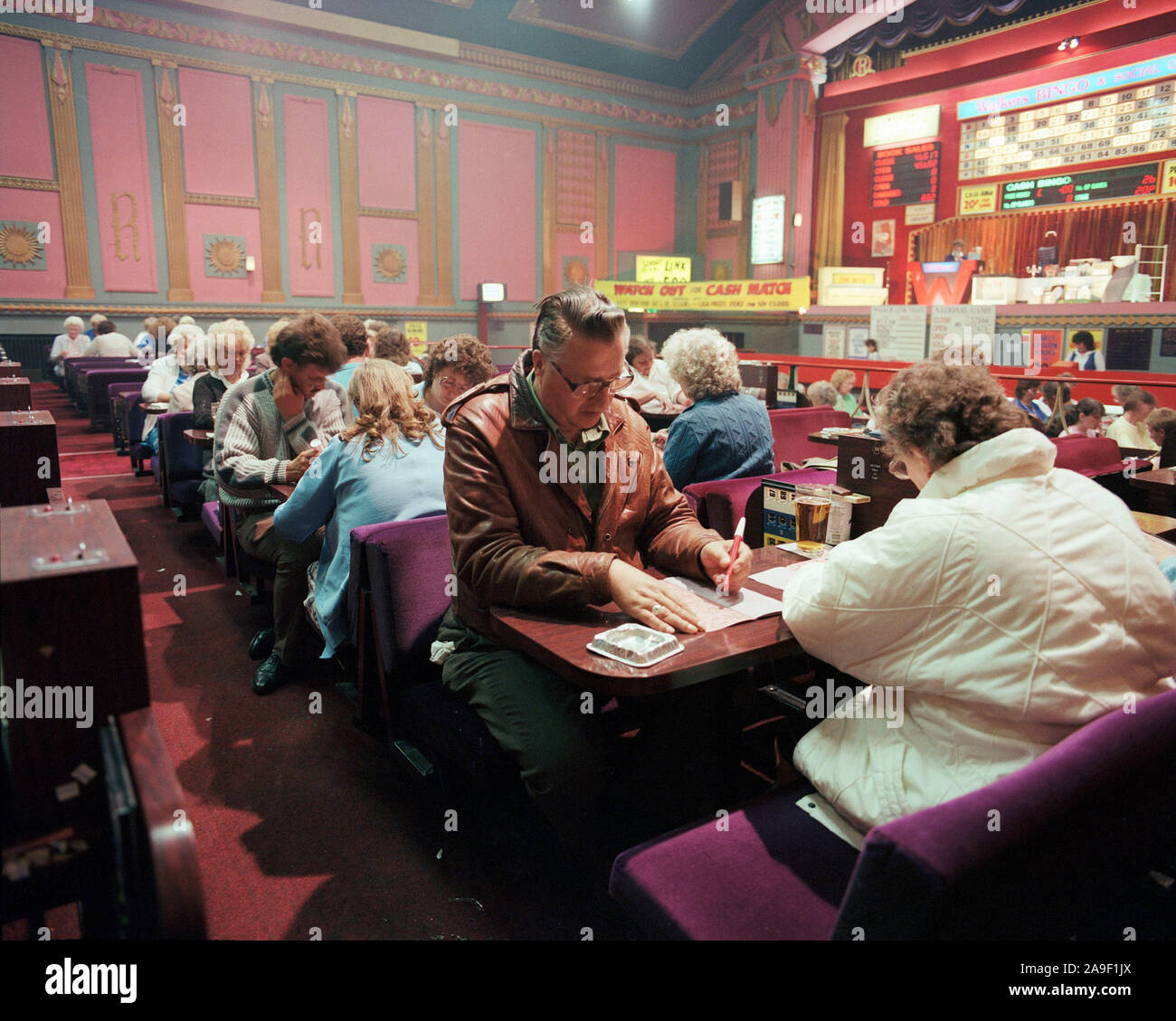 Bingo hall uk 1980s hi-res stock photography and images - Alamy