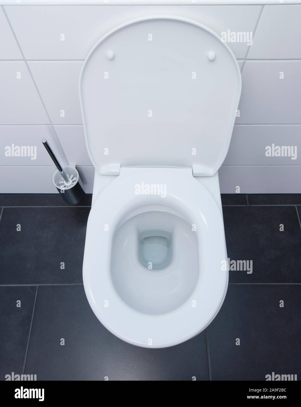 Empty washrooms hi-res stock photography and images - Alamy